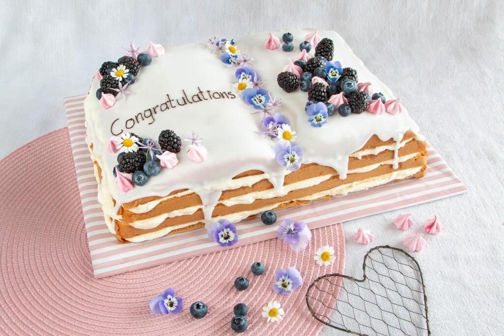 Biskuittorte mit Zitronen-Joghurt-Sahne bei KochForm